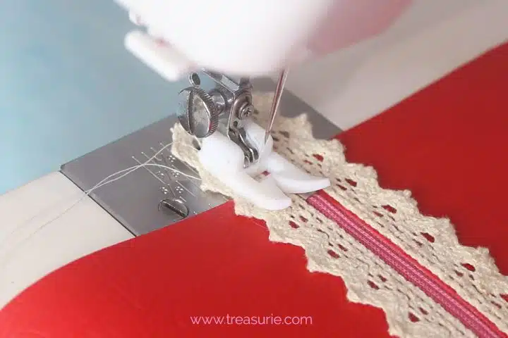 Triangle Pouch Pattern {Free Purse Tutorial} | TREASURIE