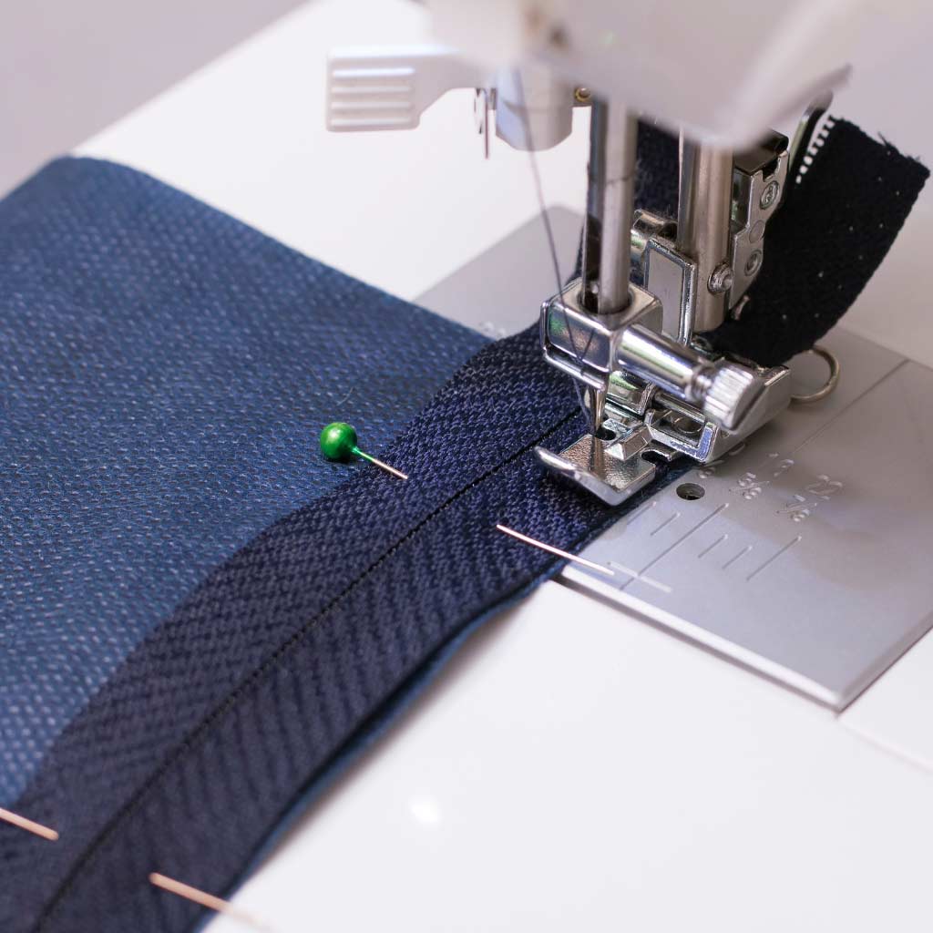 How to Use a Zipper Foot - For Best Results | TREASURIE