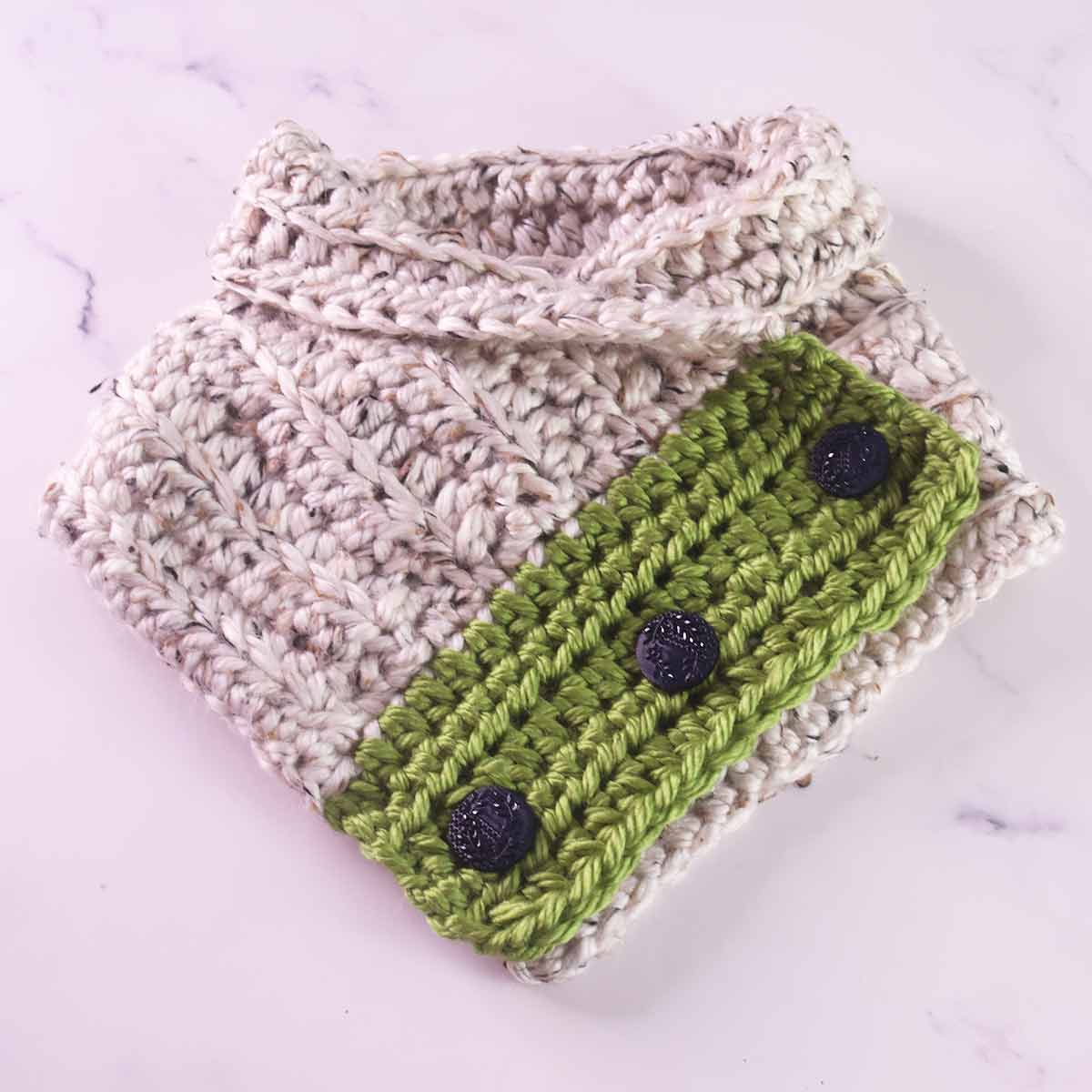 Crochet Button Cowl, Free Beginner Pattern | TREASURIE