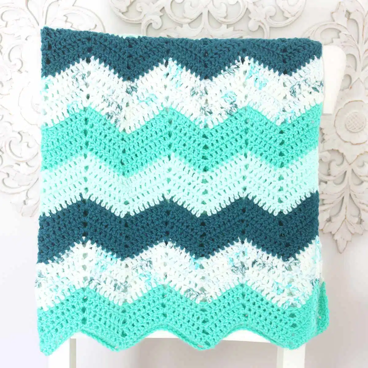 Chevron Blanket Crochet Pattern, FREE and Easy | TREASURIE