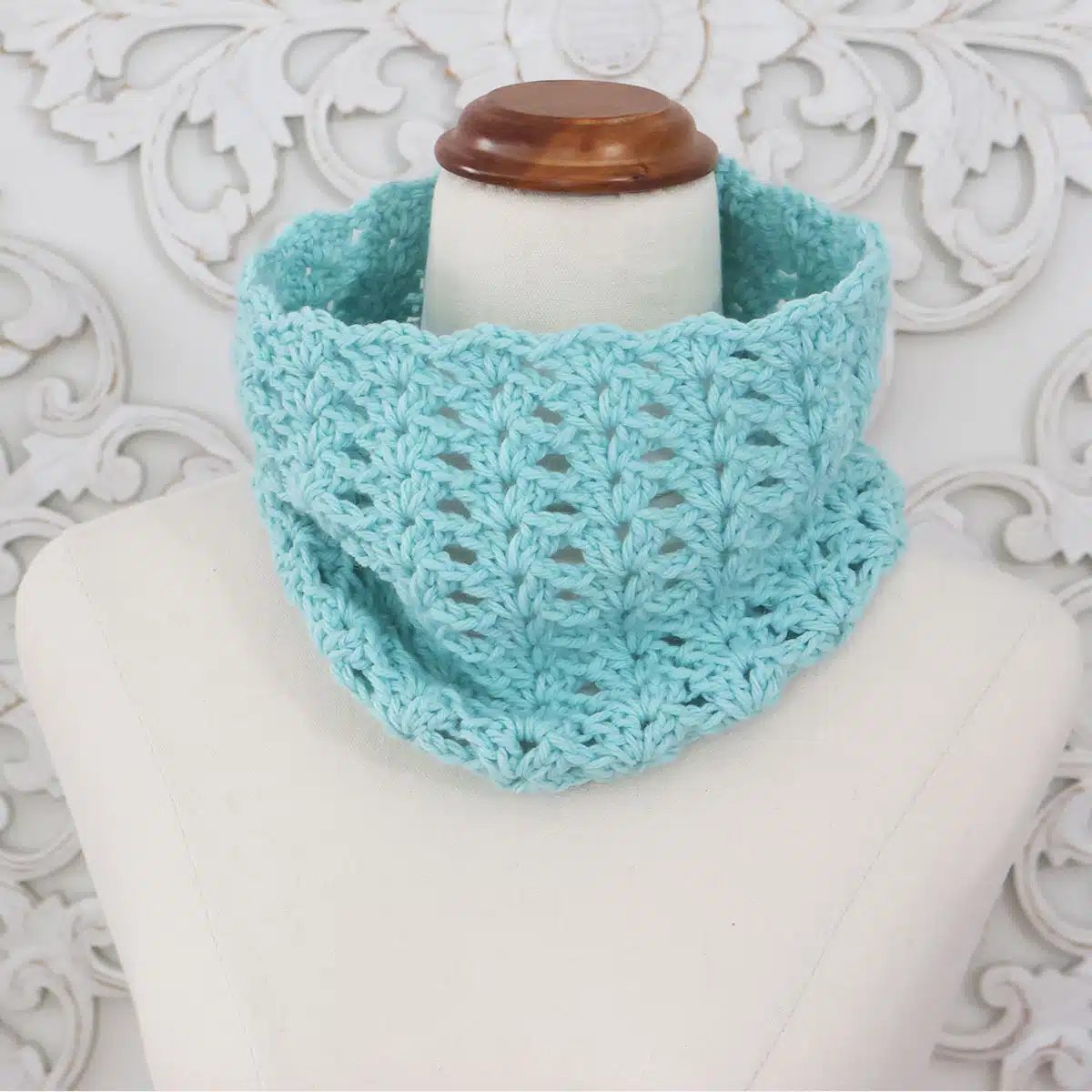 Lace Cowl Crochet Pattern | TREASURIE